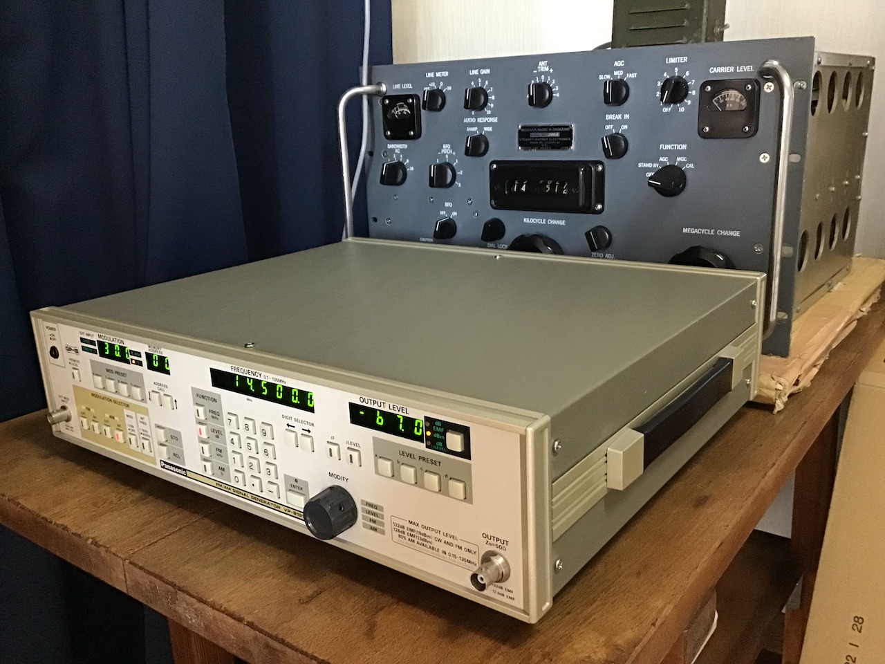 自宅の R-390A受信機関係機材に 1ヶ月ぶりの通電を行う | 超入門：真空管ラジオこれ